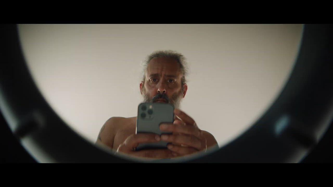 André is an idiot: Official trailer