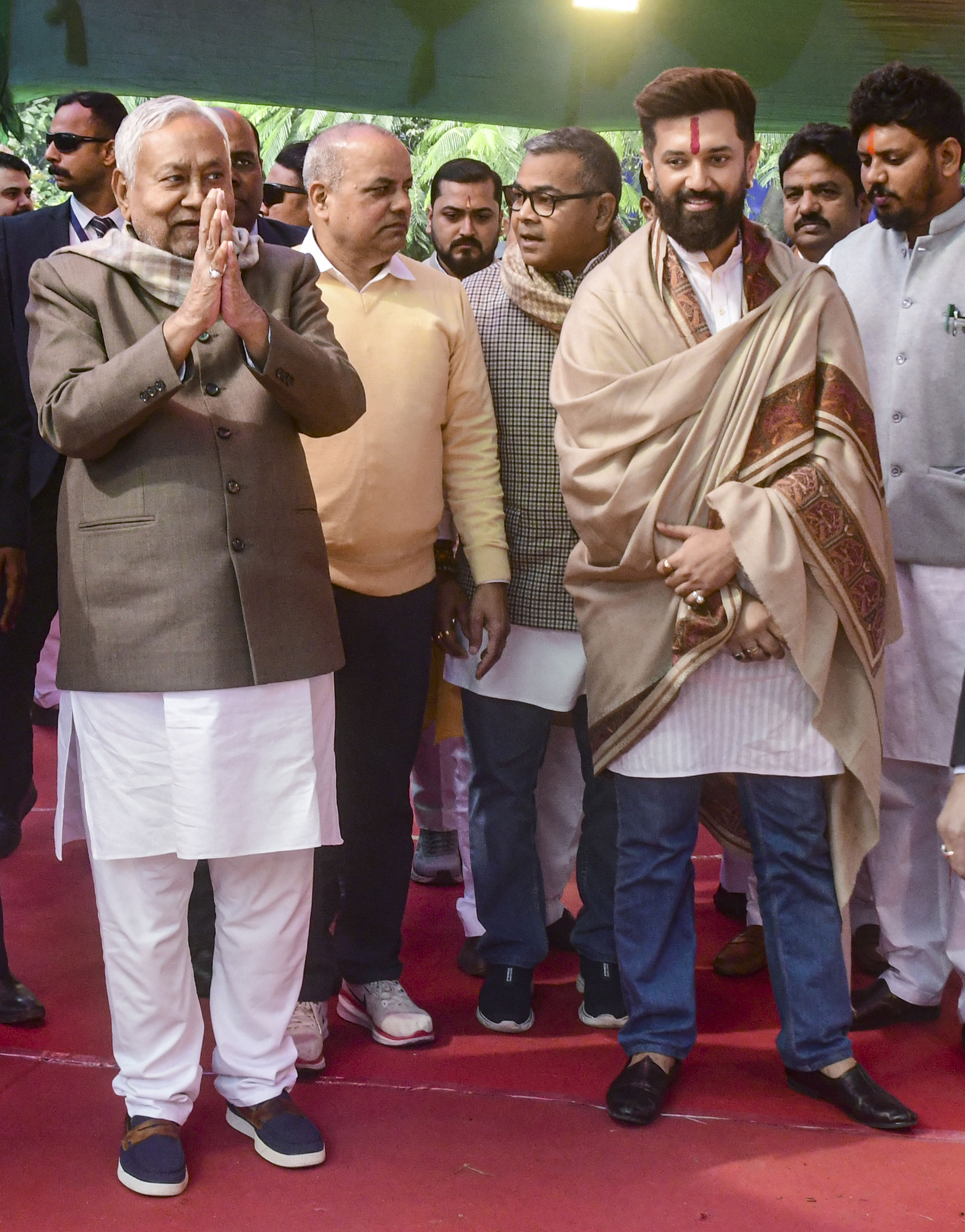 Nitish, Nitin attend Chirag's Sankranti feast