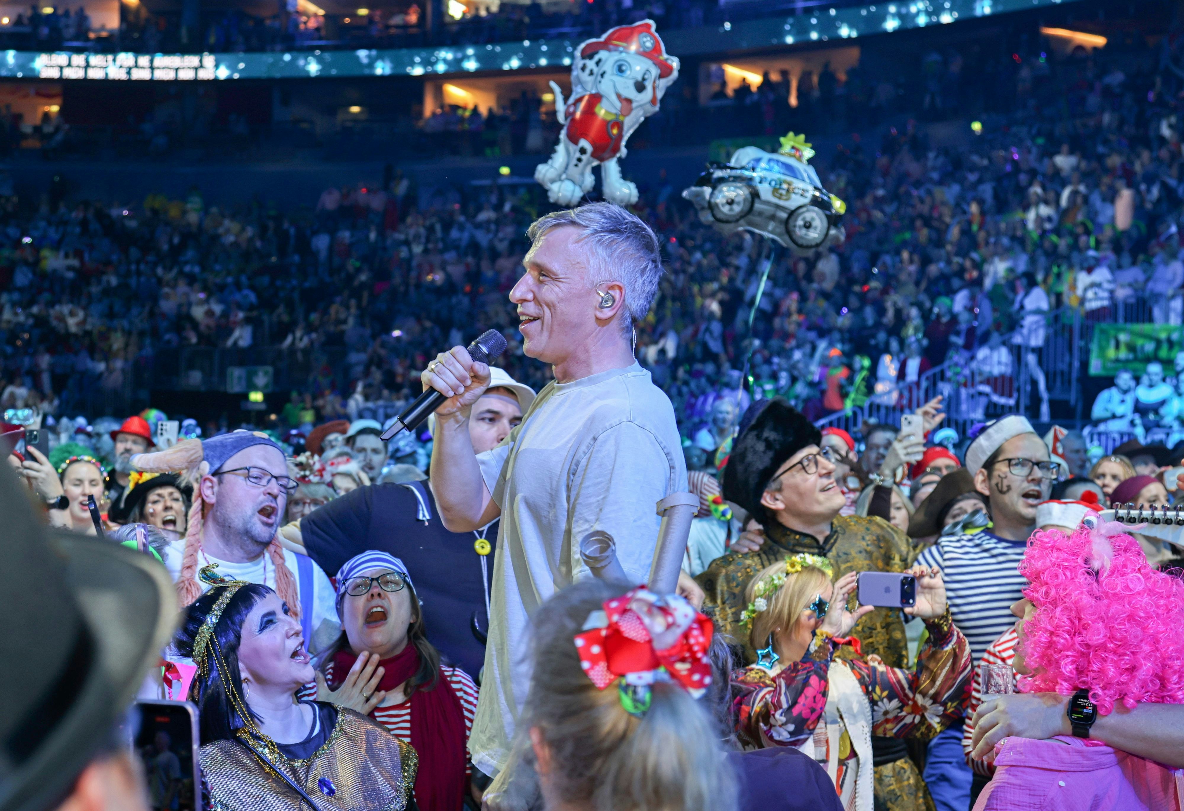 Kasalla-Sänger: Wie kommen wir raus aus dem absurden Irrenhaus?