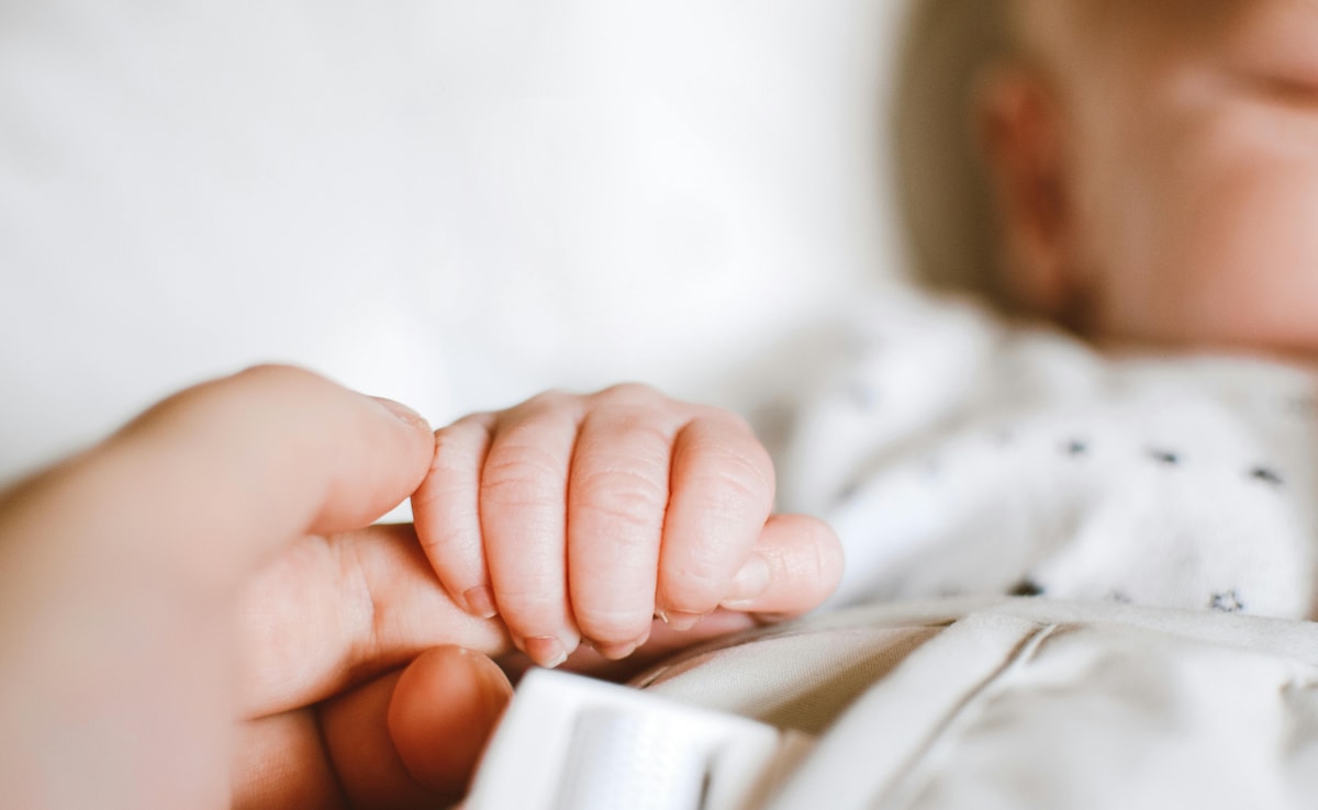 Newborn baby's finger severed instead of umbilical cord in Chinese hospital