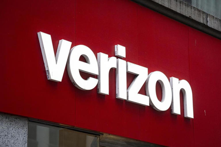 Verizon outage: Network gives customers $20 credit after 10-hour disruption