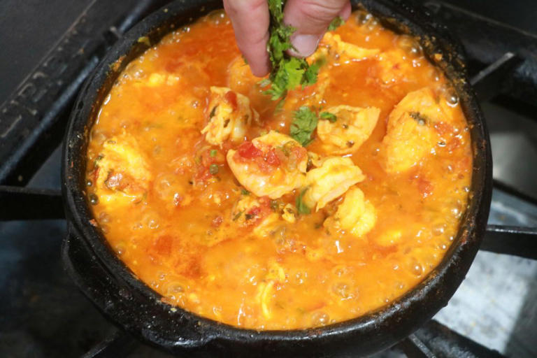 Moqueca – Brasilianischer Fischeintopf mit Kokos, Limette und viel Soulfood