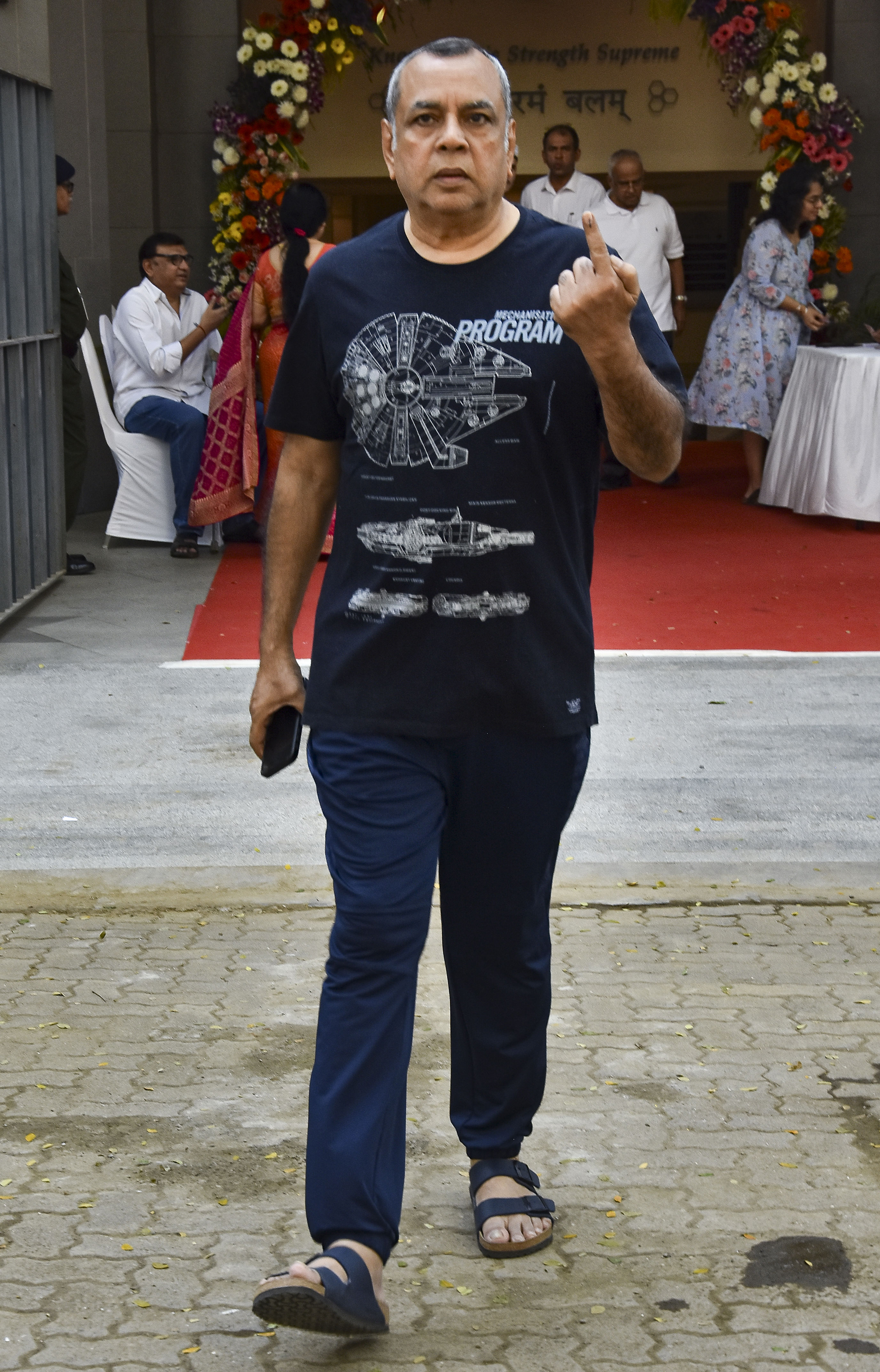 BMC polls: 30 pc turnout till 1.30 pm; prominent politicians, B-town ...