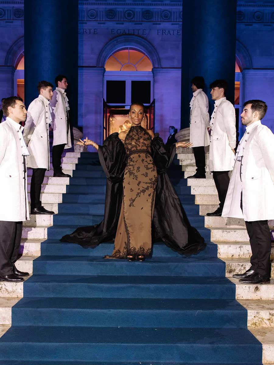 Luke Thompson, Yerin Ha and more arrive at Bridgerton season 4's ...