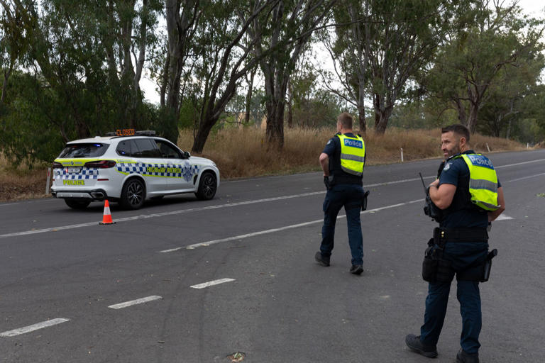 Police find 11 pipe bombs near popular footpaths in Canberra