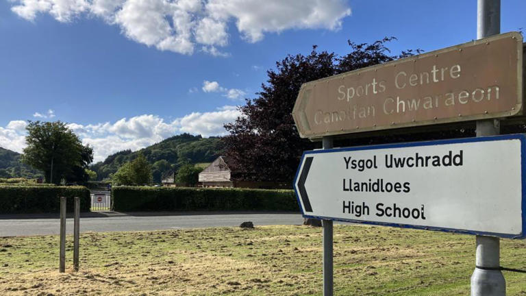 School cleared of promoting creationism