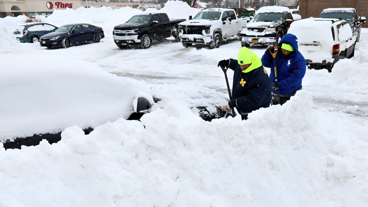 Juneau buried under 7 feet of snow—8 boats sink as Alaska governor ...