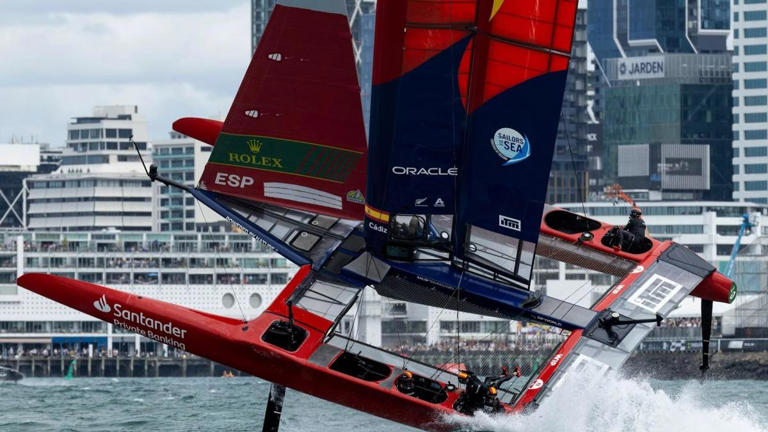 Un fuerte accidente deja fuera al F50 Victoria, el barco español de ...