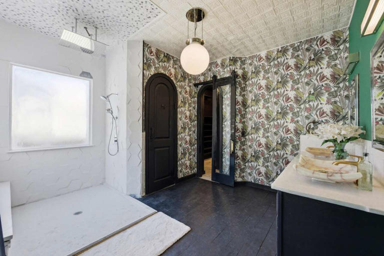 Zillow Gone Wild features 'maximalist' $899K Austin home filled with ...