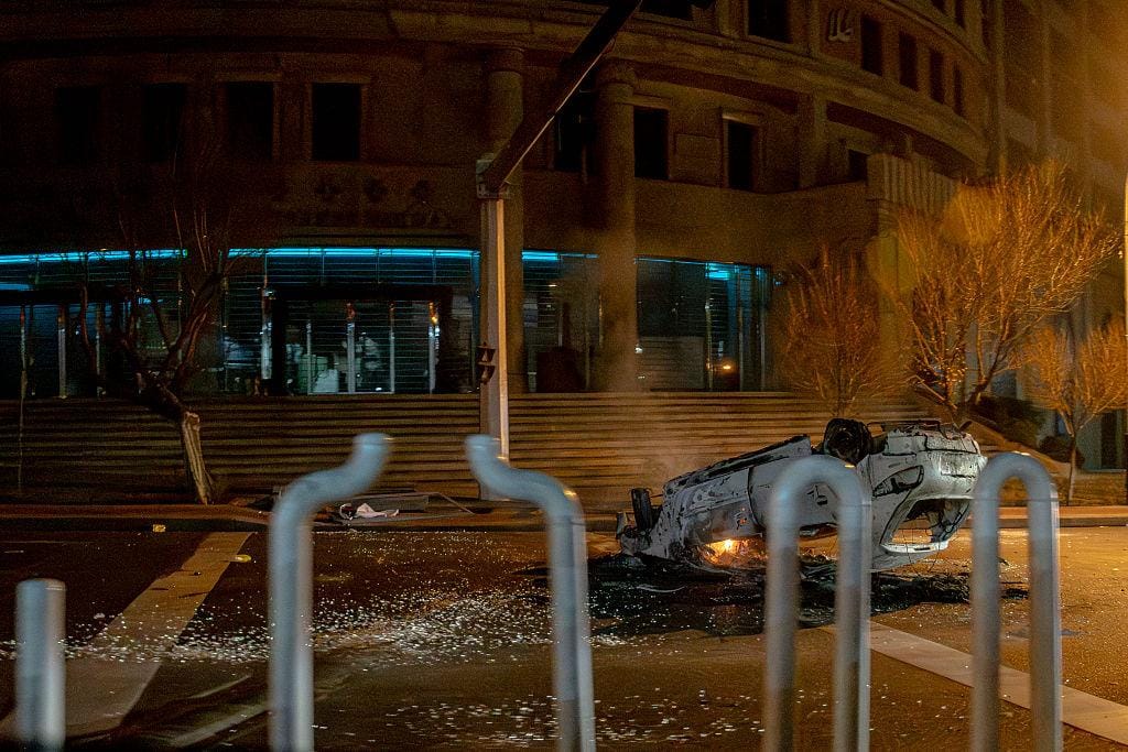 Portugal encerra embaixada no Irão