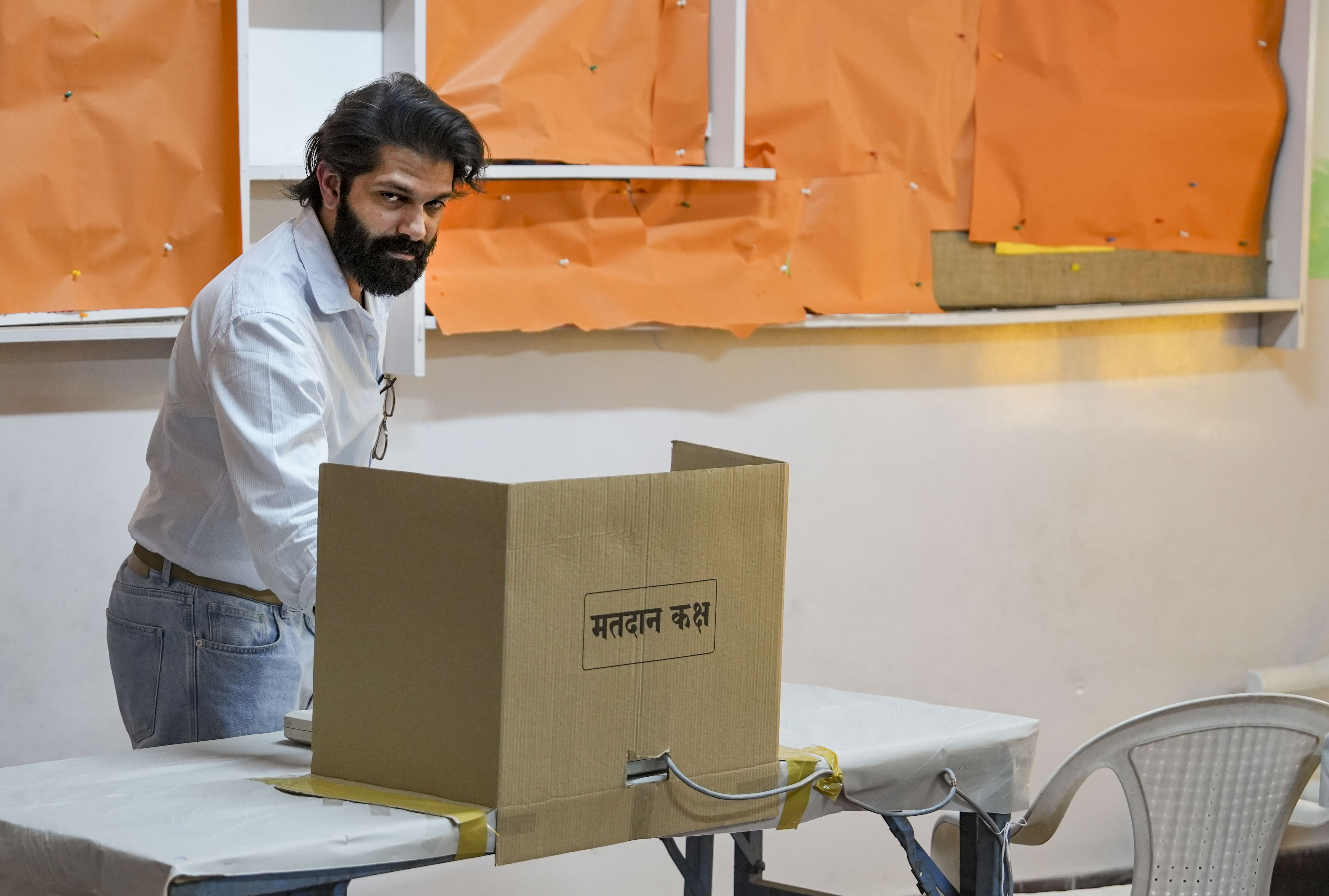 Civic polls: Uddhav urges voters to dislodge BJP regime; Raj Thackeray ...