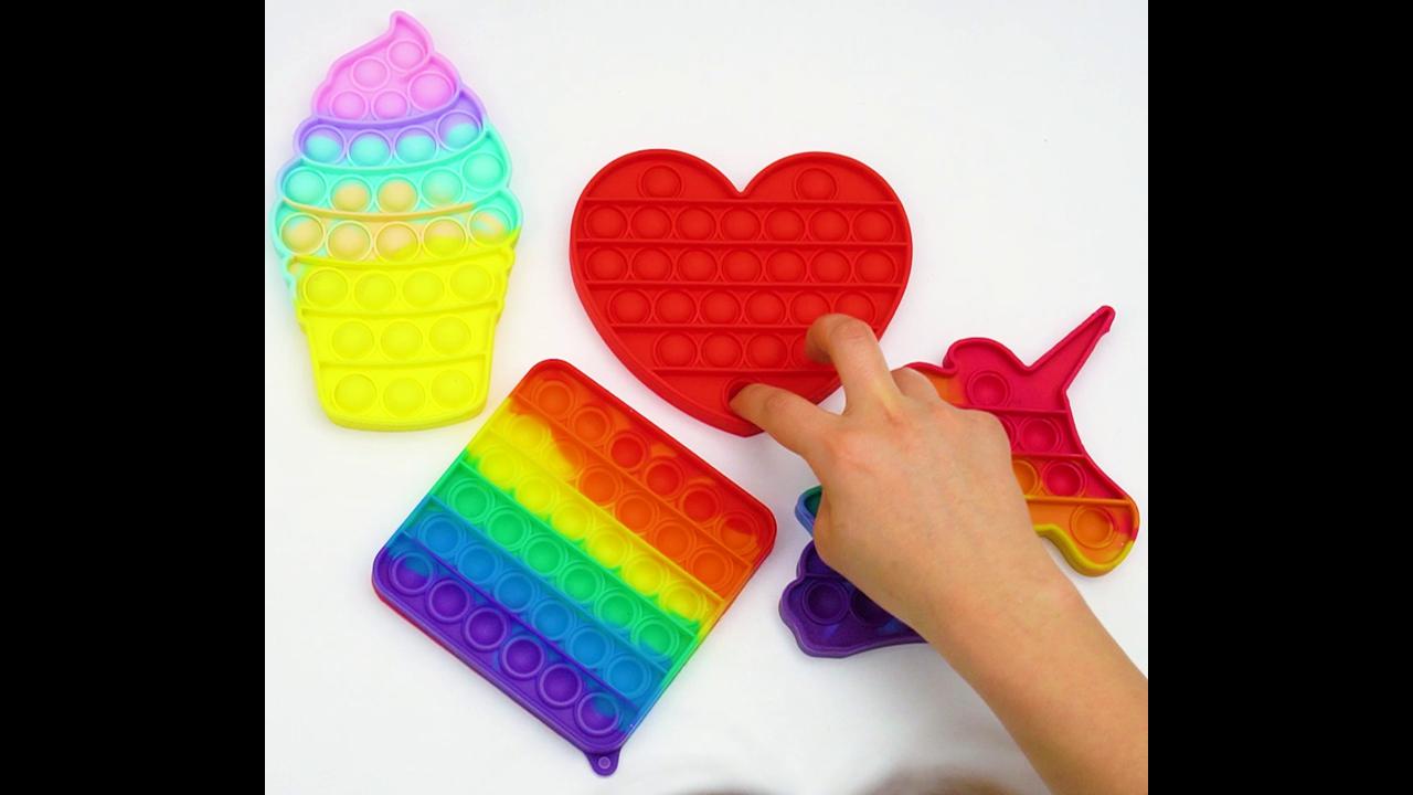Poking colorful pop it toys