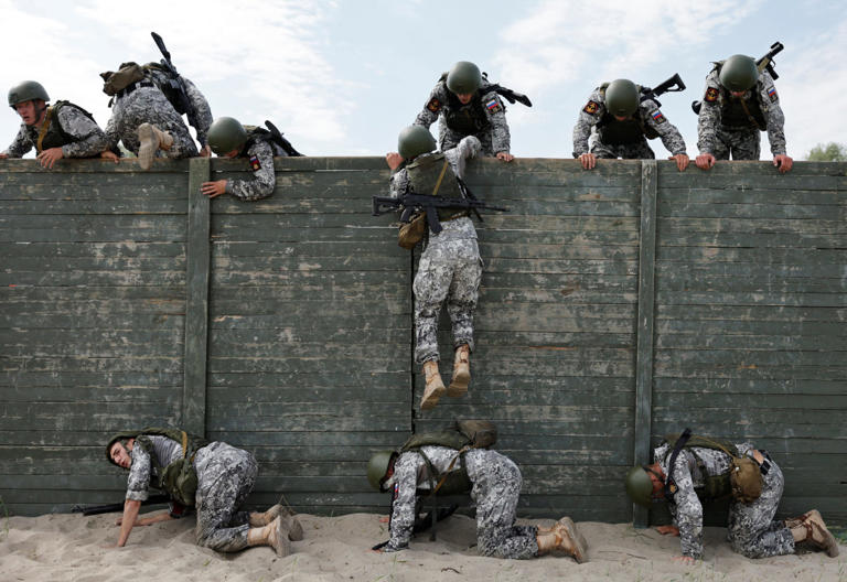 Europe commits boots on ground in Ukraine—800,000 troops prepare for ...