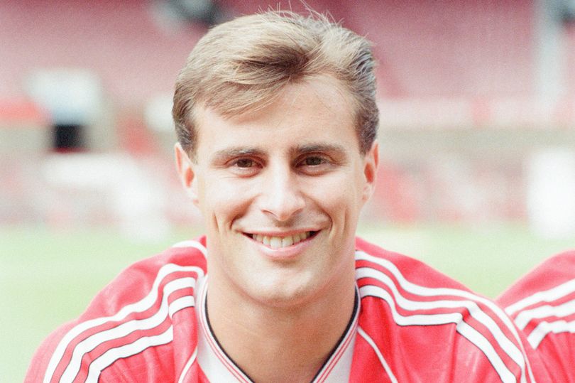 How Sir Alex Ferguson shocked Man Utd players and massaged stars after ...