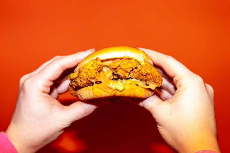 A nagyi is megirigyelné – rántottcsirkéző nyílt a Blaha Lujza térnél ...