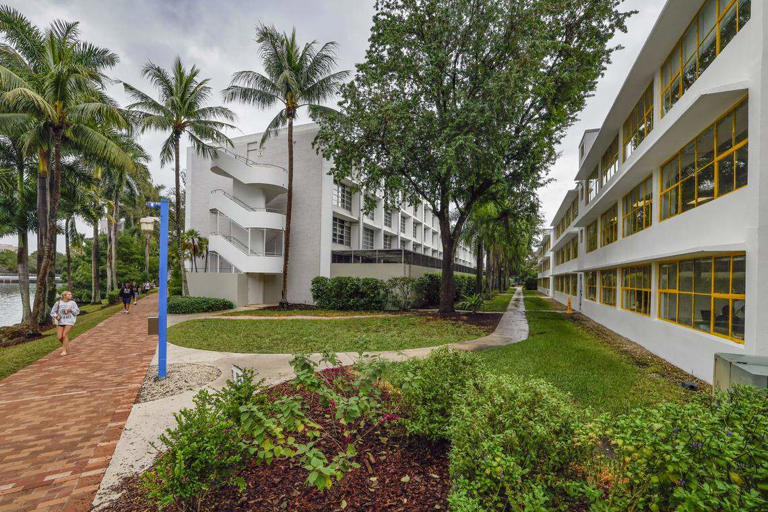 It's professor vs. professor as UM, Gables clear way for 1950s dorm ...
