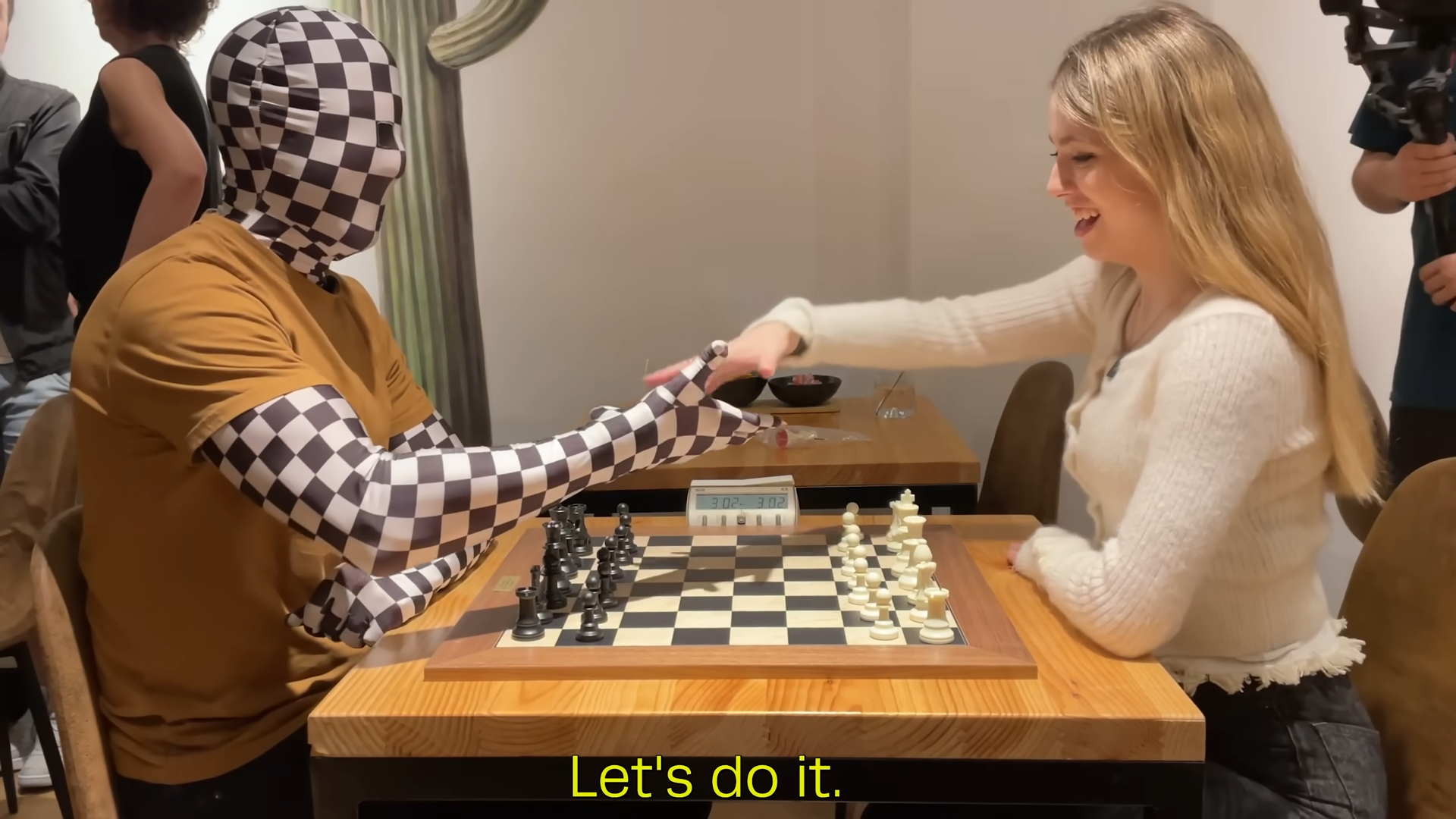 This girl challenged the mysterious Rey Enigma