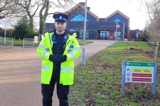 Police patrol outside Flintshire school amid problem parking reports