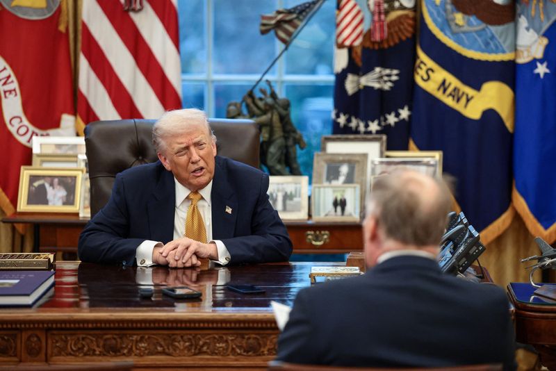 Punti chiave dall'intervista Reuters al presidente Trump