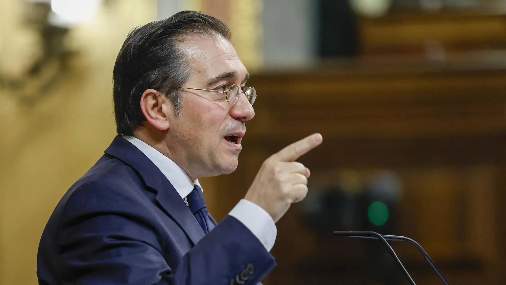 Sigue en directo la comparecencia de Albares, que explica ante el ...