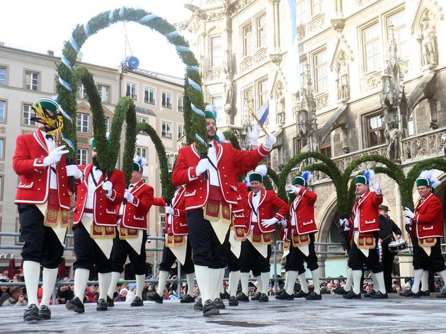 Wie kommen die Münchner Schäffler in die Wies, Herr Fuchs?