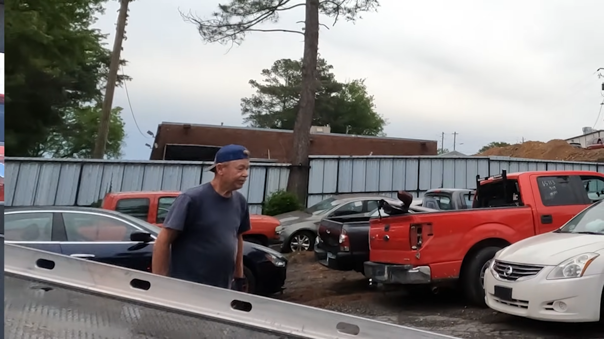 What a tow driver found after cars were left blocking a busy property