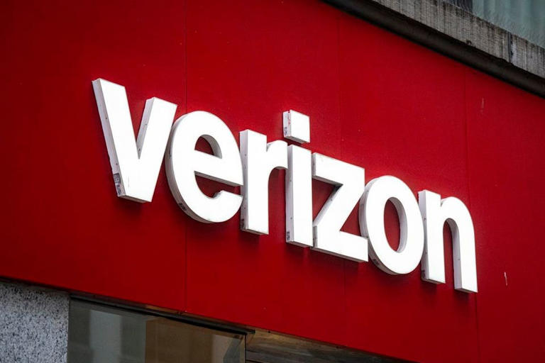 Verizon outage: Network gives customers $20 credit after 10-hour disruption