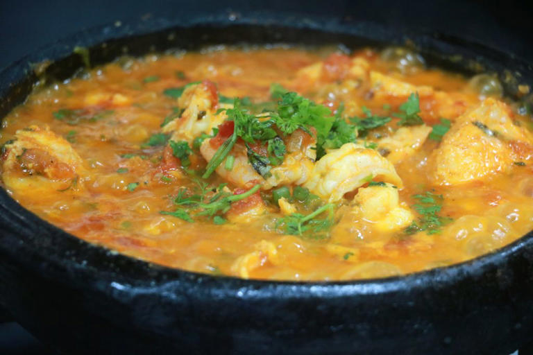 Moqueca – Brasilianischer Fischeintopf mit Kokos, Limette und viel Soulfood