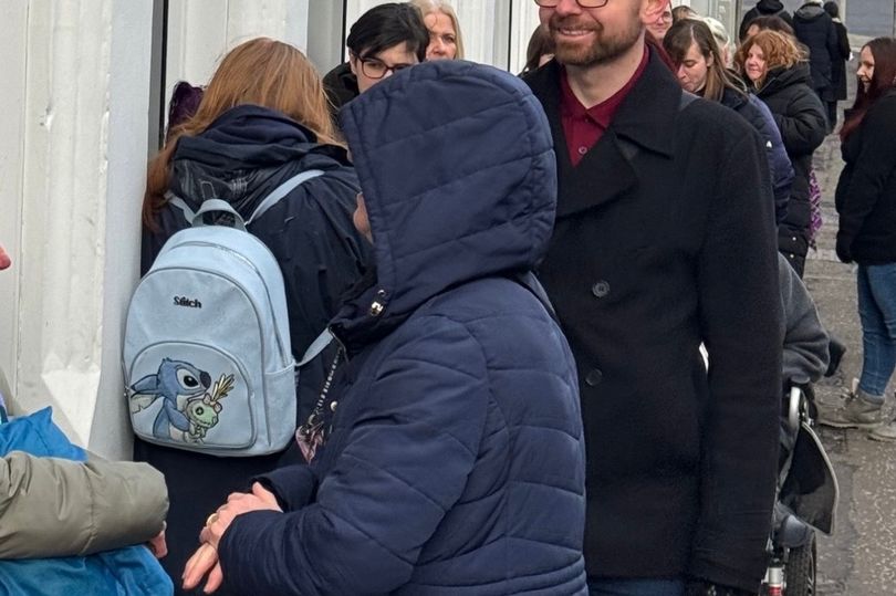 Edinburgh fans in huge queue down street as mega music stars arrive in ...