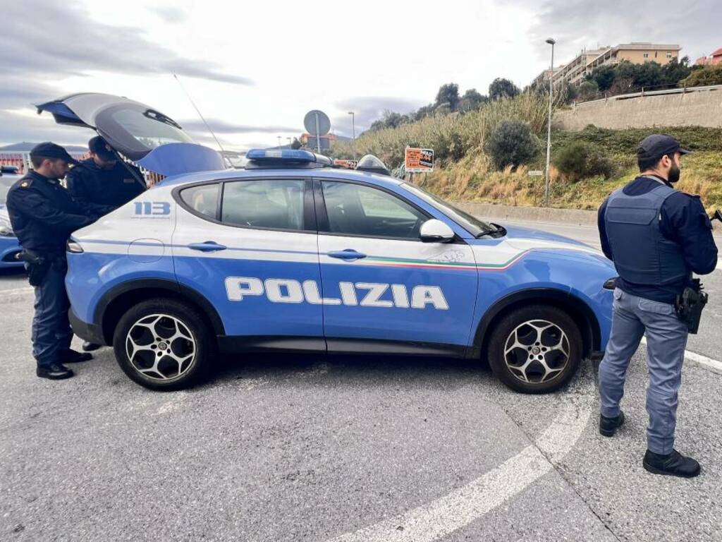 Effettua acquisti per 4mila euro utilizzando un bancomat rubato ...