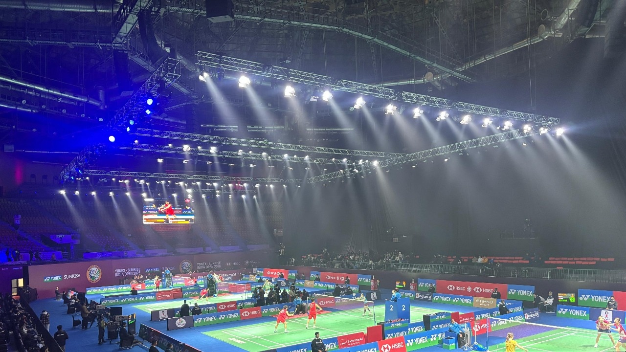 Dirty drop: Bird poop halts India Open match, day after monkey spotted ...