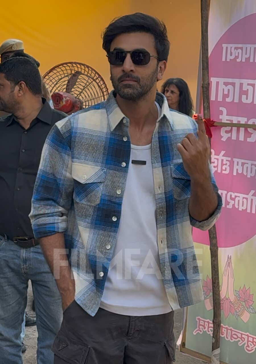 Ranbir Kapoor, Vicky Kaushal, Saif Ali Khan and Kareena Kapoor step out ...