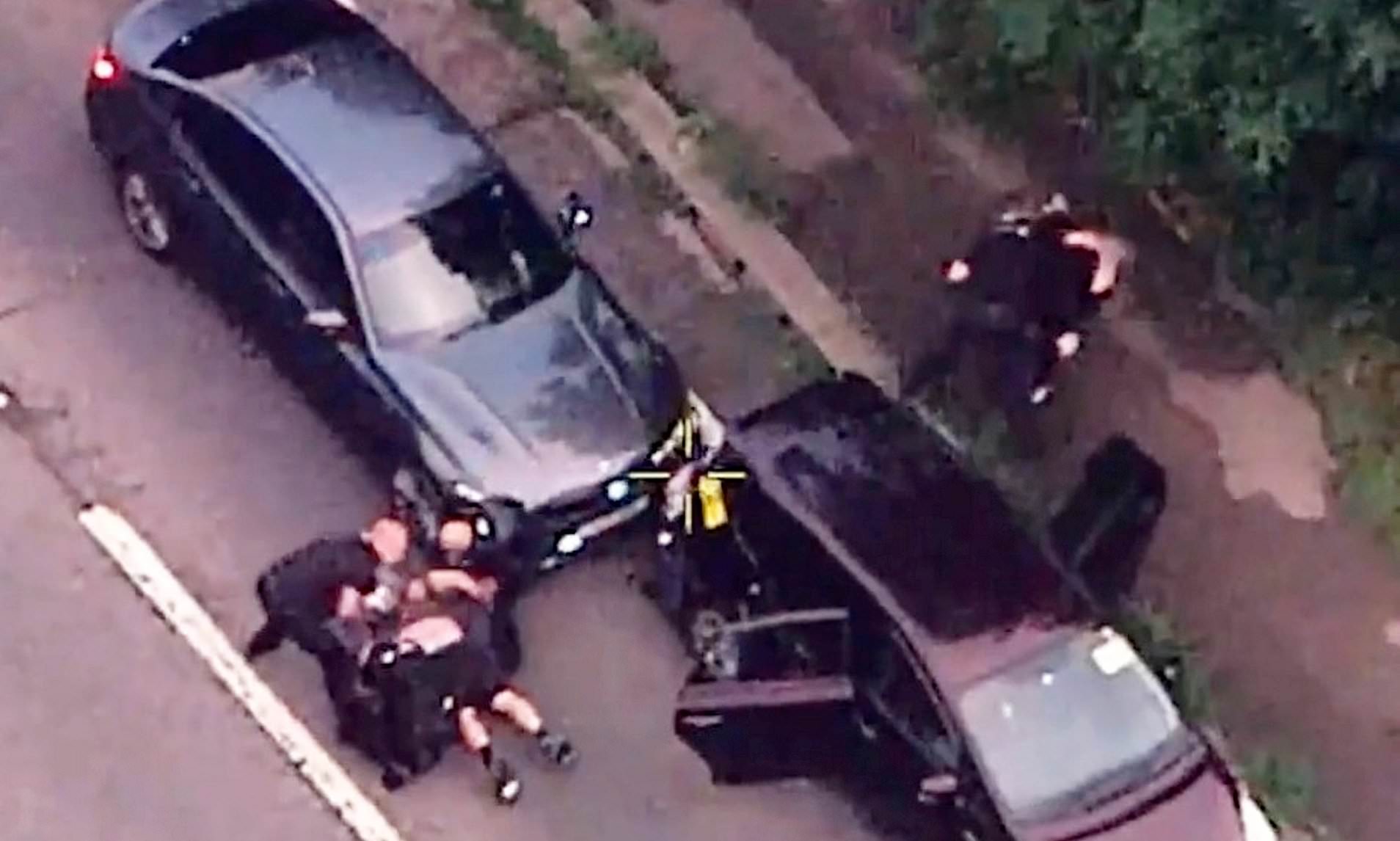 Moment police ram taxi carrying two British drug cartel kingpins as ...