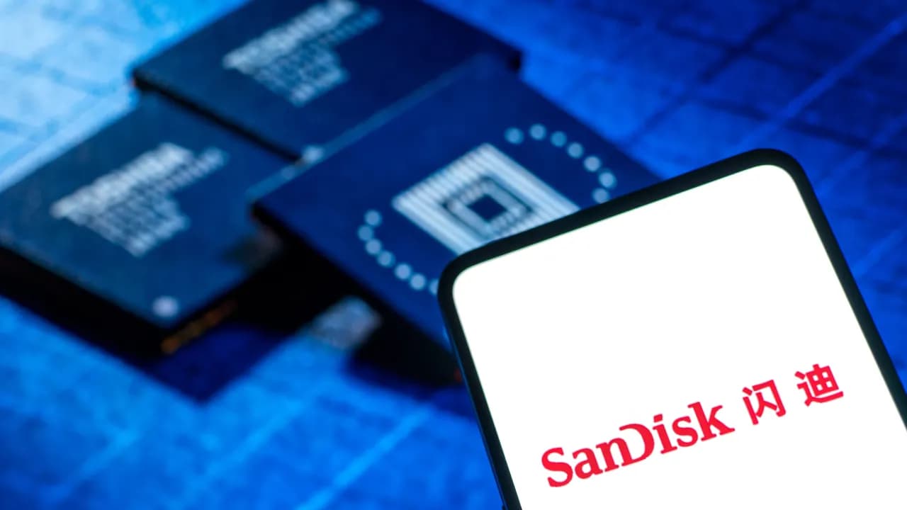 Why is SNDK stock rising today?