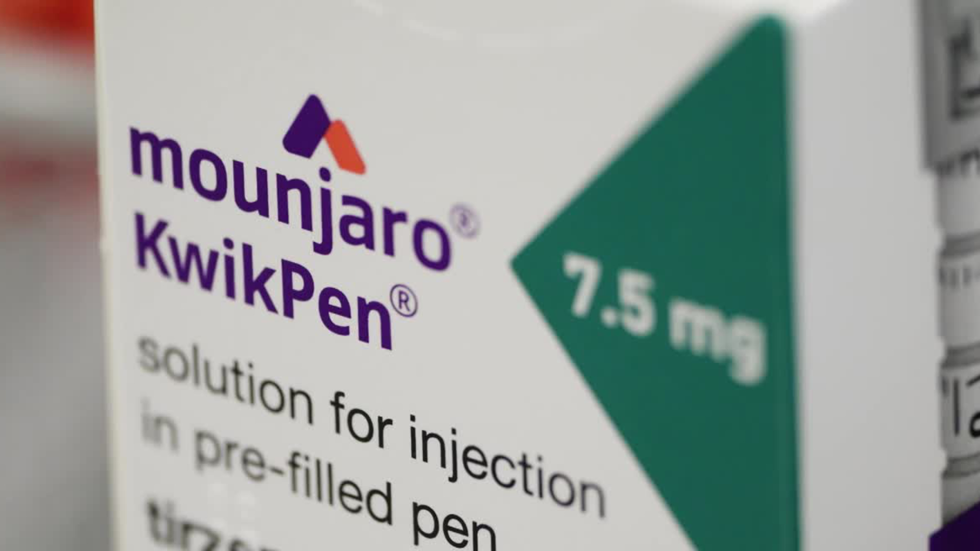 US FDA asks drugmakers to remove suicide warnings from weight-loss drugs