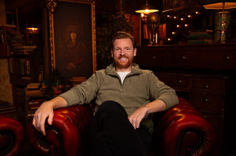 Four-hour round tables and brick phones – Traitors secrets from a ...