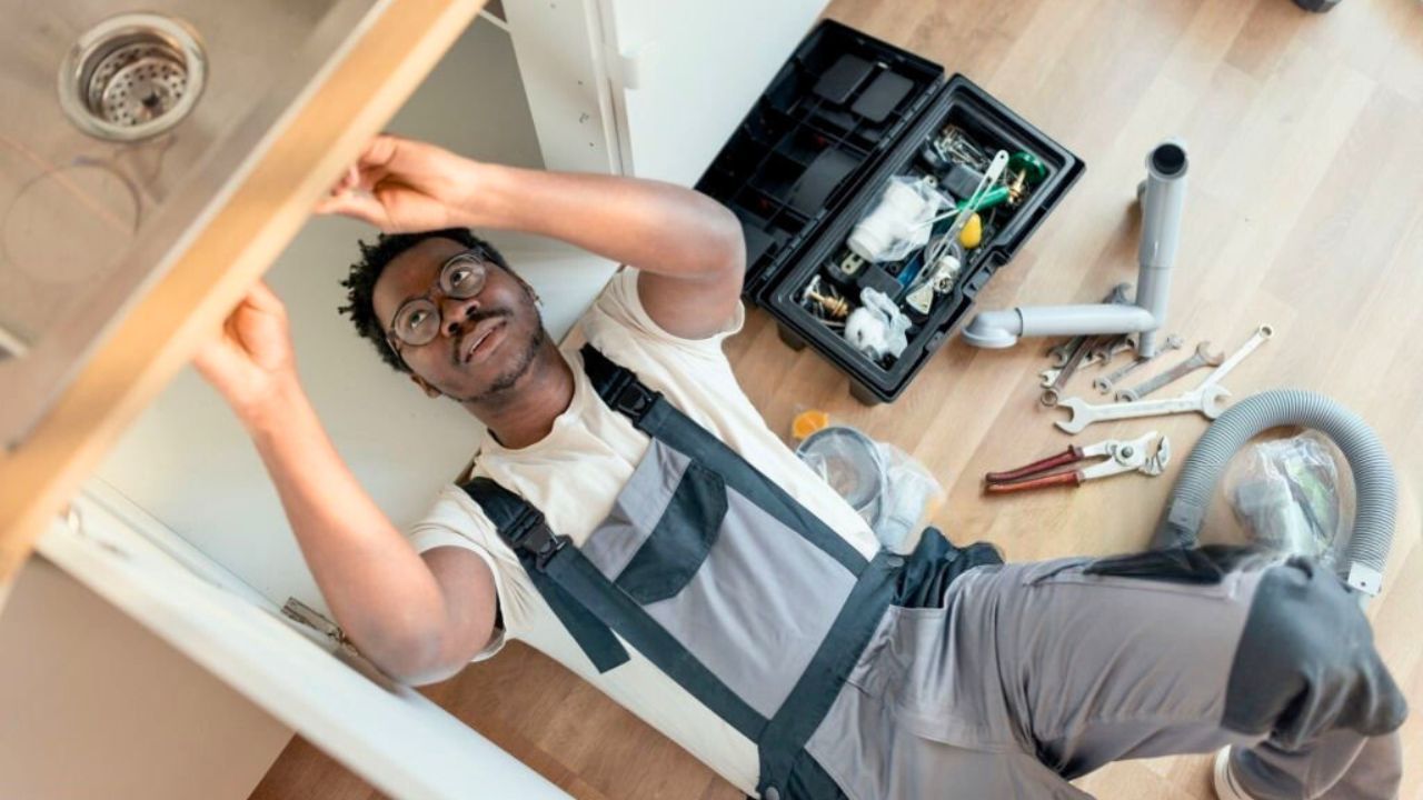 The quick thaw trick plumbers hate and what to do instead