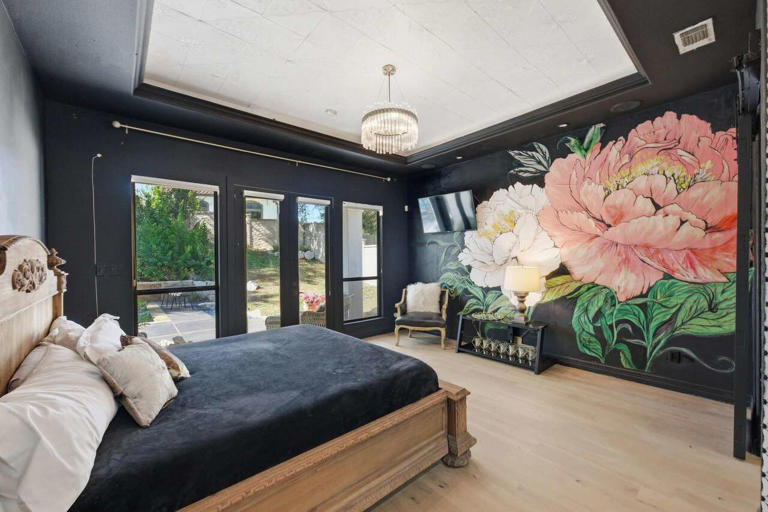 Zillow Gone Wild features 'maximalist' $899K Austin home filled with ...