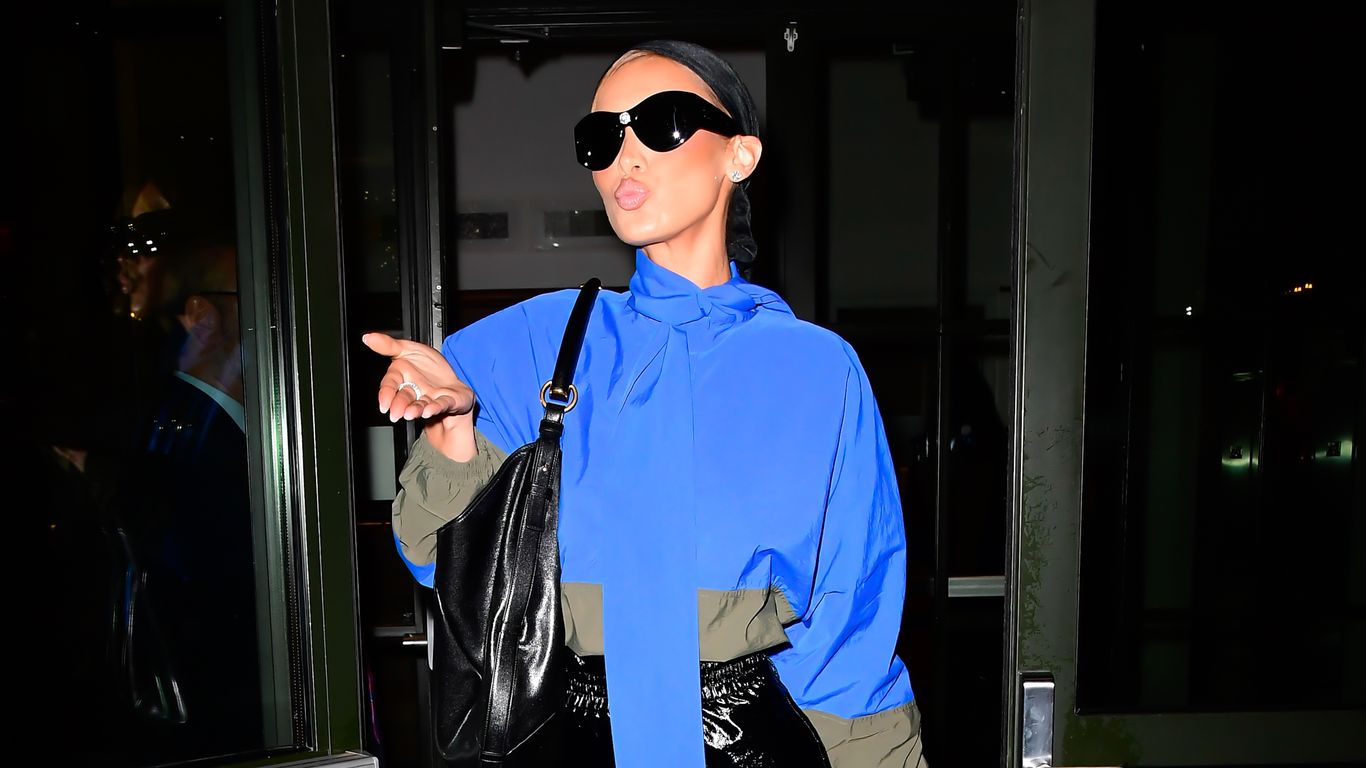 En Saint-Laurent, Bella Hadid confirme la couleur star de 2026