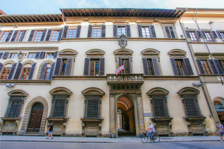 Il Palazzo del Pegaso diventa spazio d’arte: in mostra le arti visive ...