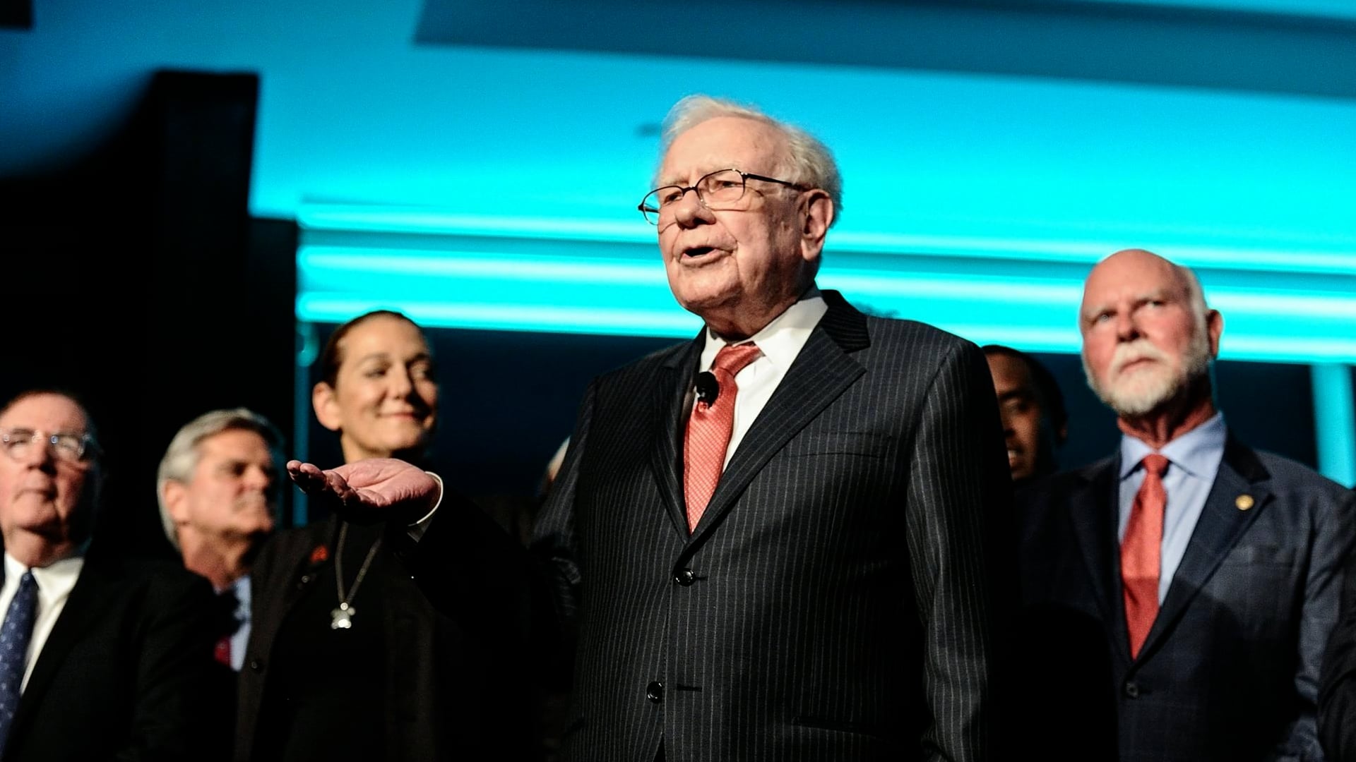 Copy this one Warren Buffett habit to supercharge your savings