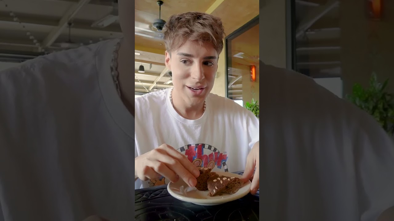 European reacts to the Cheesecake Factory for the first time