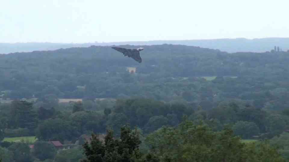 The Vulcan XH558’s last flight left the crowd silent