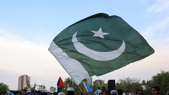 ‘Hope it resumes soon’: Pakistan reacts after US pauses visa processing