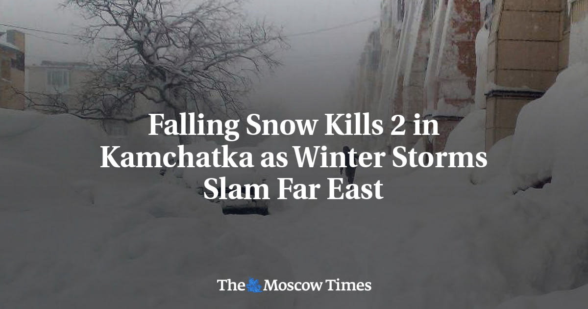 Falling snow kills 2 in Kamchatka as winter storms slam Far East