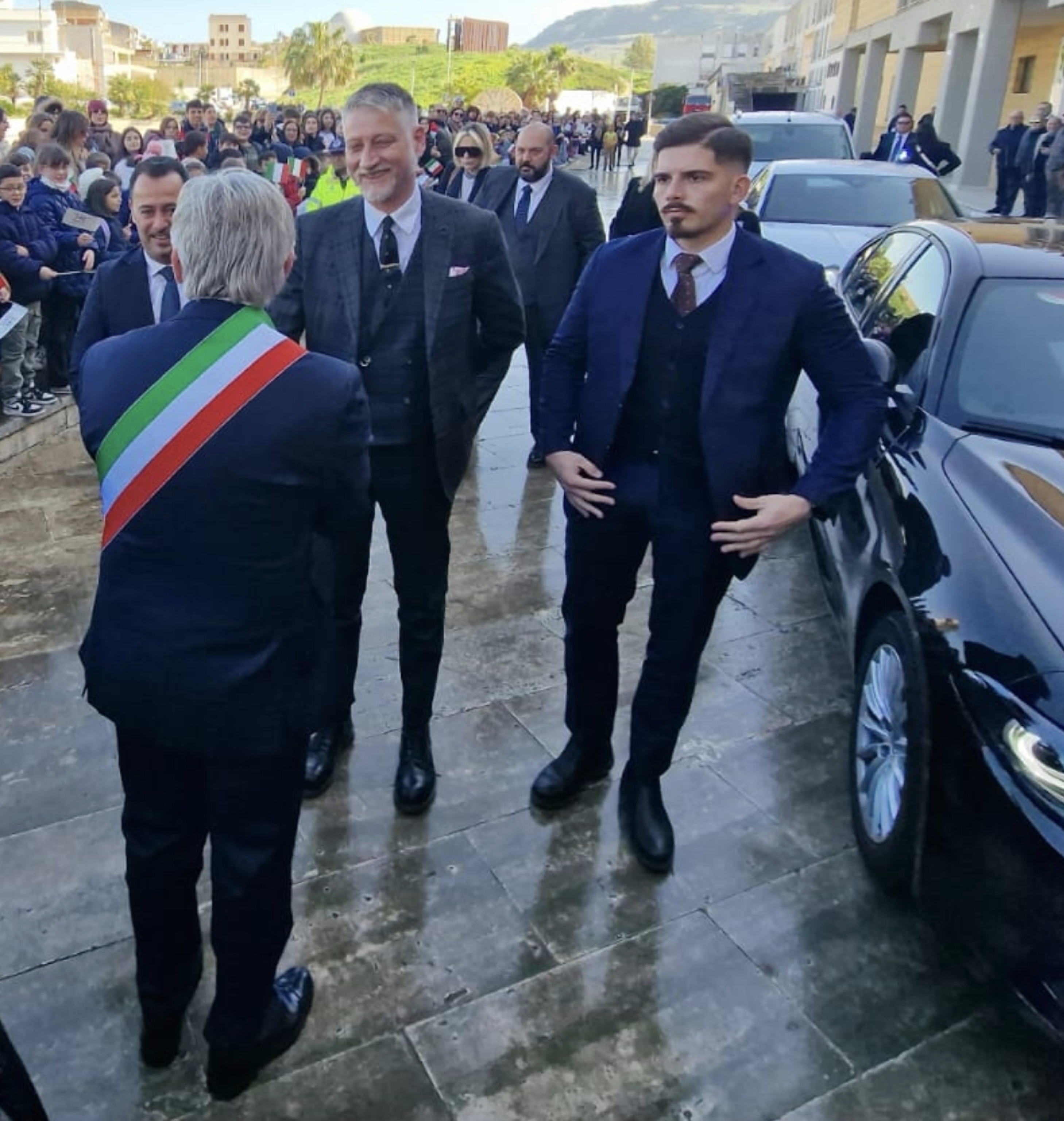 Giuli è accolto dai bambini, 'giorno di festa per Gibellina capitale arte'