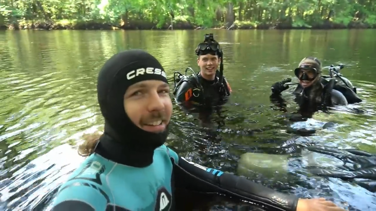 Digging up Ice Age fossils from the bottom of a river
