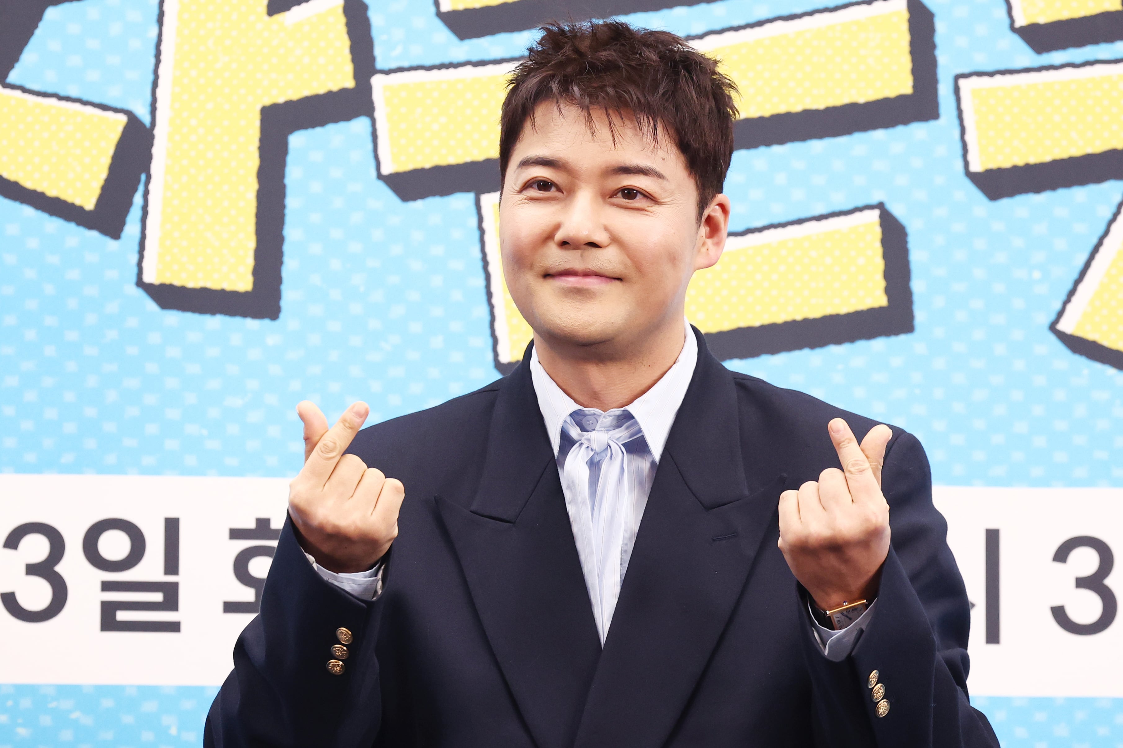 Jun Hyun-moo criticized for selling damaged goods at charity bazaar