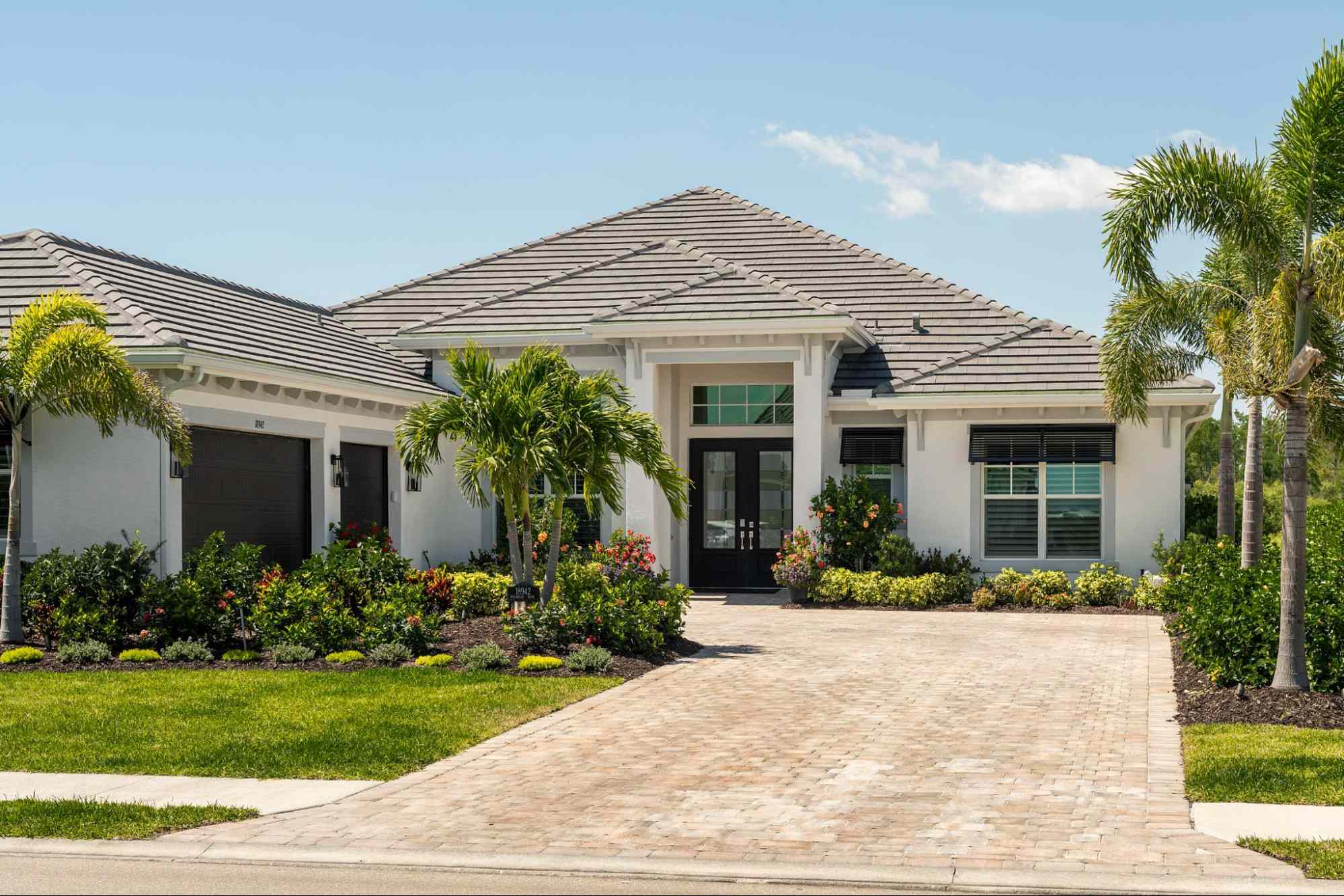 We asked real estate pros which home updates require HOA approval—and ...