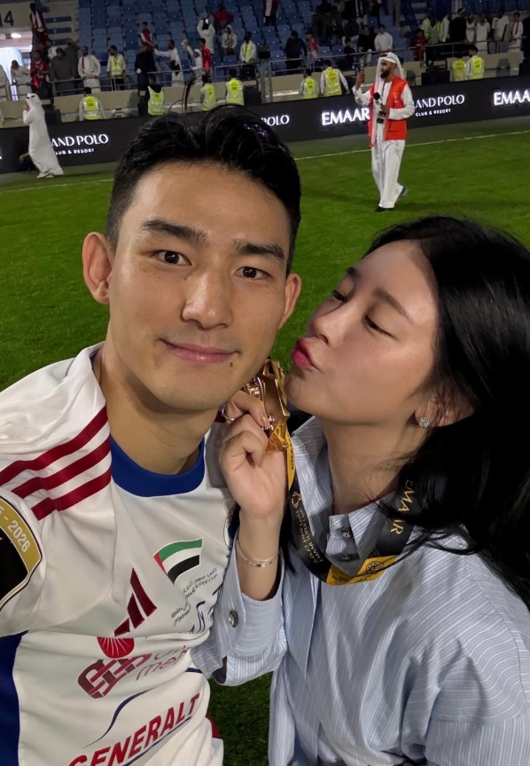 ‘Dubai newlyweds’ Soyeon of T-ara, cheek kiss dripping with sweetness ...